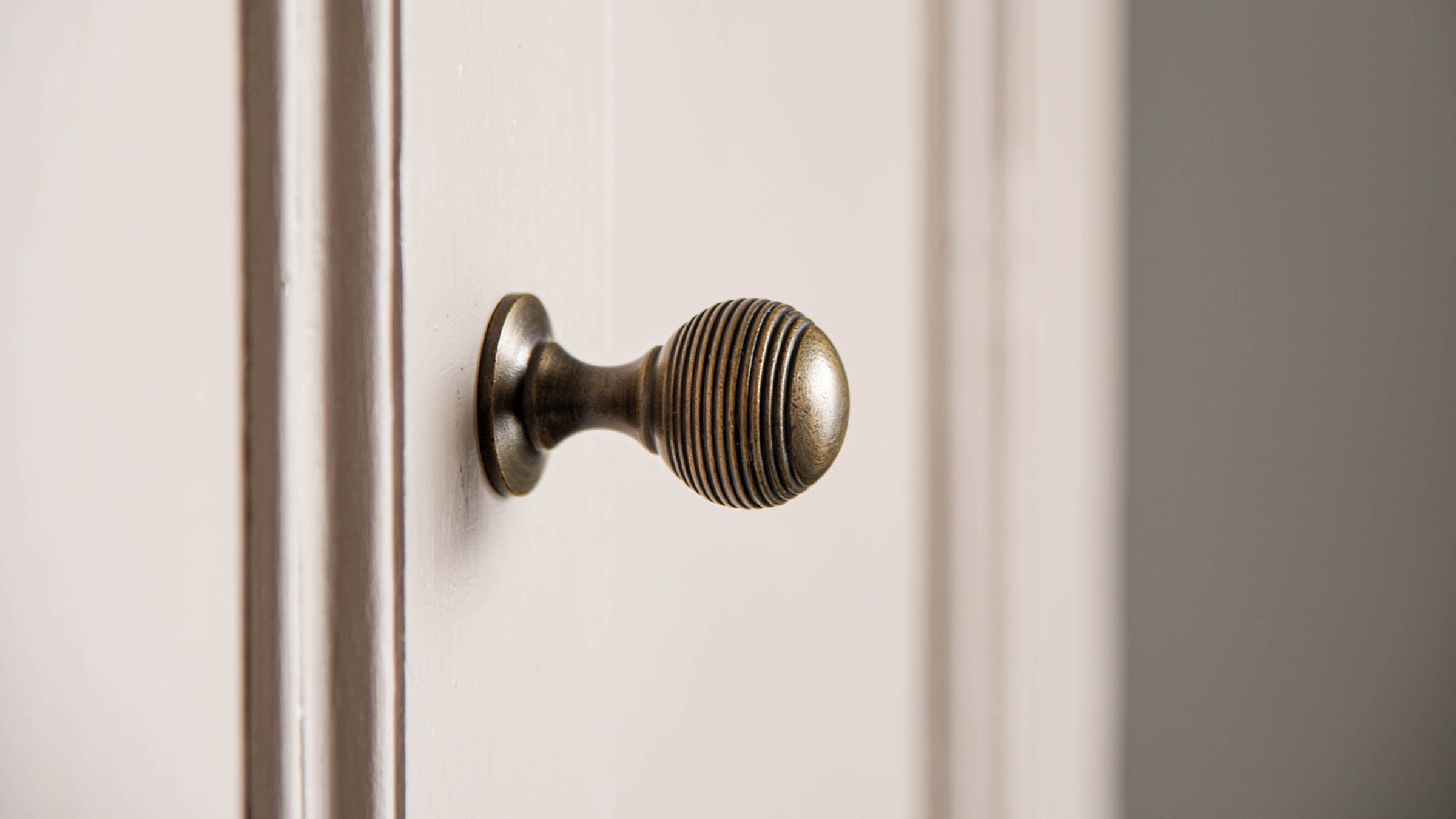 Reeded Ironmongery | Beehive Door Knobs